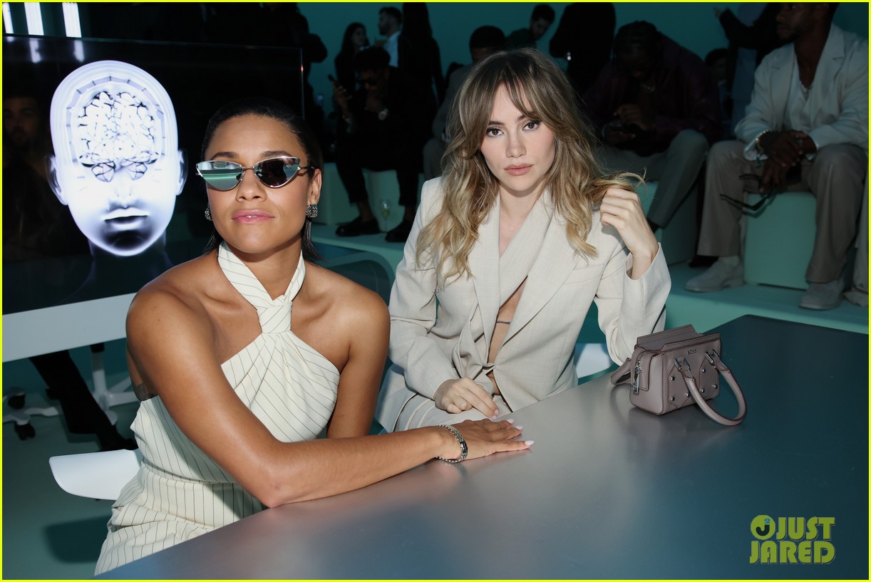 Gigi Hadid & Ashley Graham Walk the Runway in BOSS' Fashion Show in ...