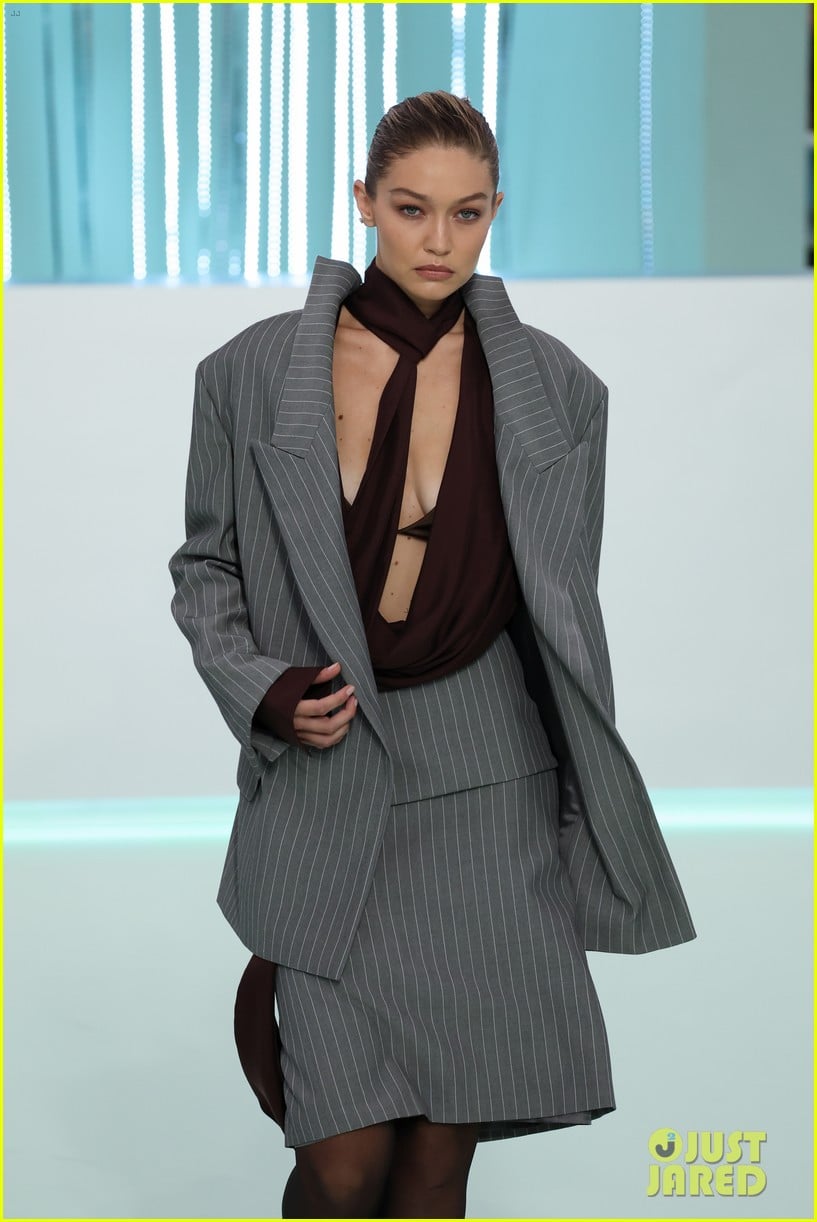 Gigi Hadid & Ashley Graham Walk the Runway in BOSS' Fashion Show in ...