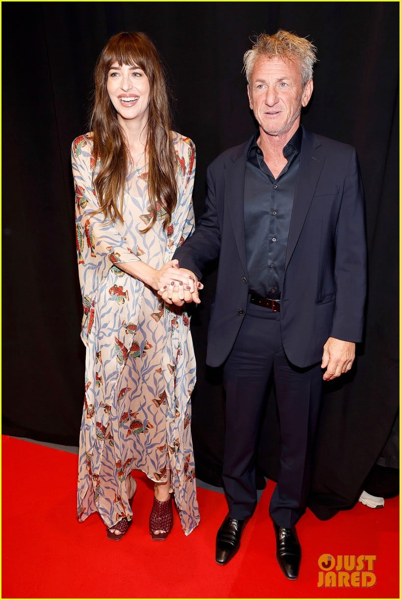 Dakota Johnson & Sean Penn Attend Premiere of Their Cab Ride Movie ...