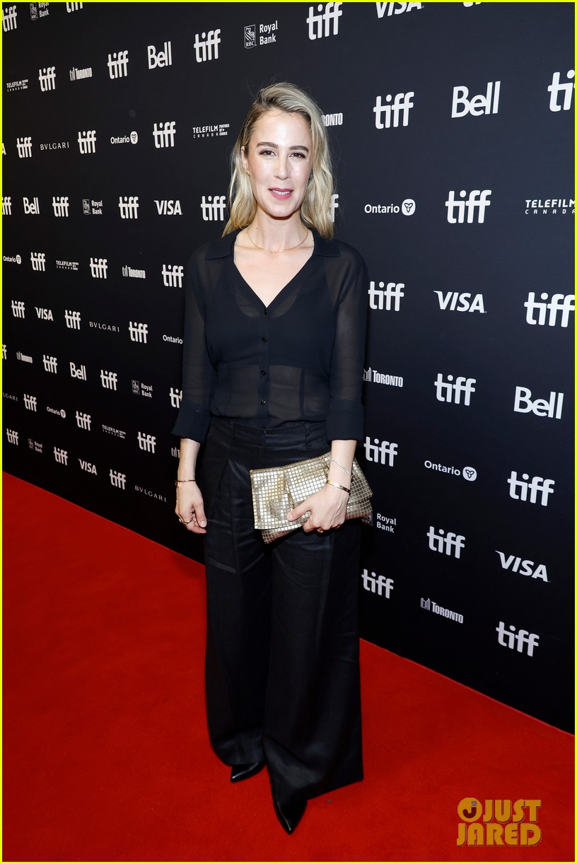 Dakota Johnson & Sean Penn Attend Premiere of Their Cab Ride Movie ...