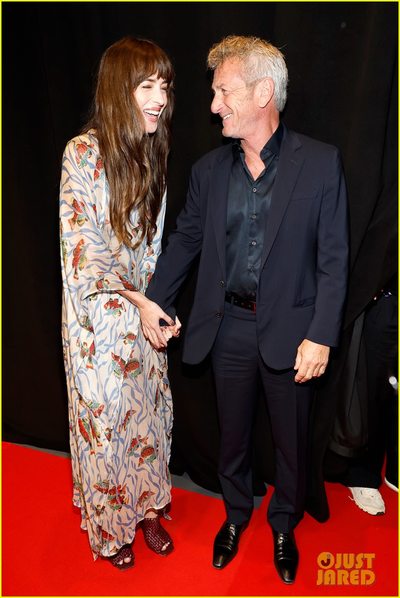 Dakota Johnson & Sean Penn Attend Premiere of Their Cab Ride Movie ...