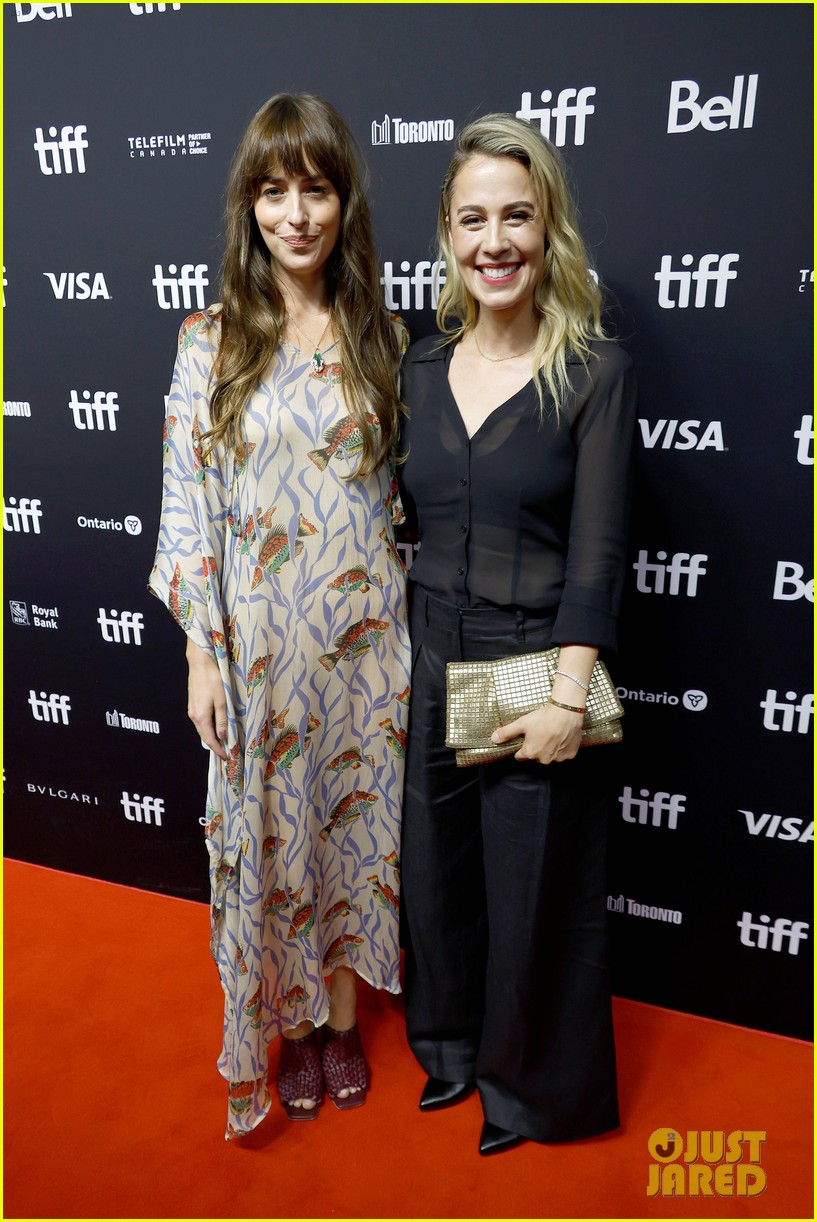 Dakota Johnson & Sean Penn Attend Premiere of Their Cab Ride Movie ...