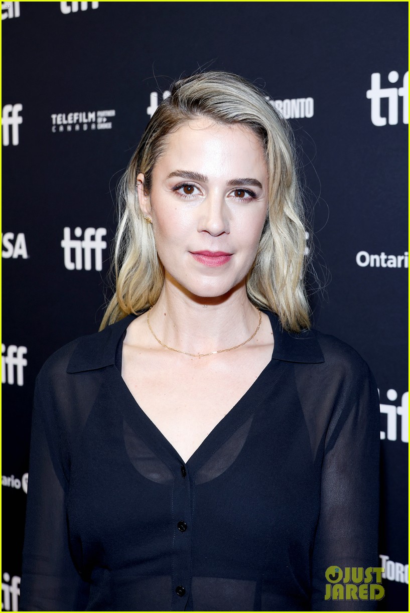 Dakota Johnson & Sean Penn Attend Premiere of Their Cab Ride Movie ...