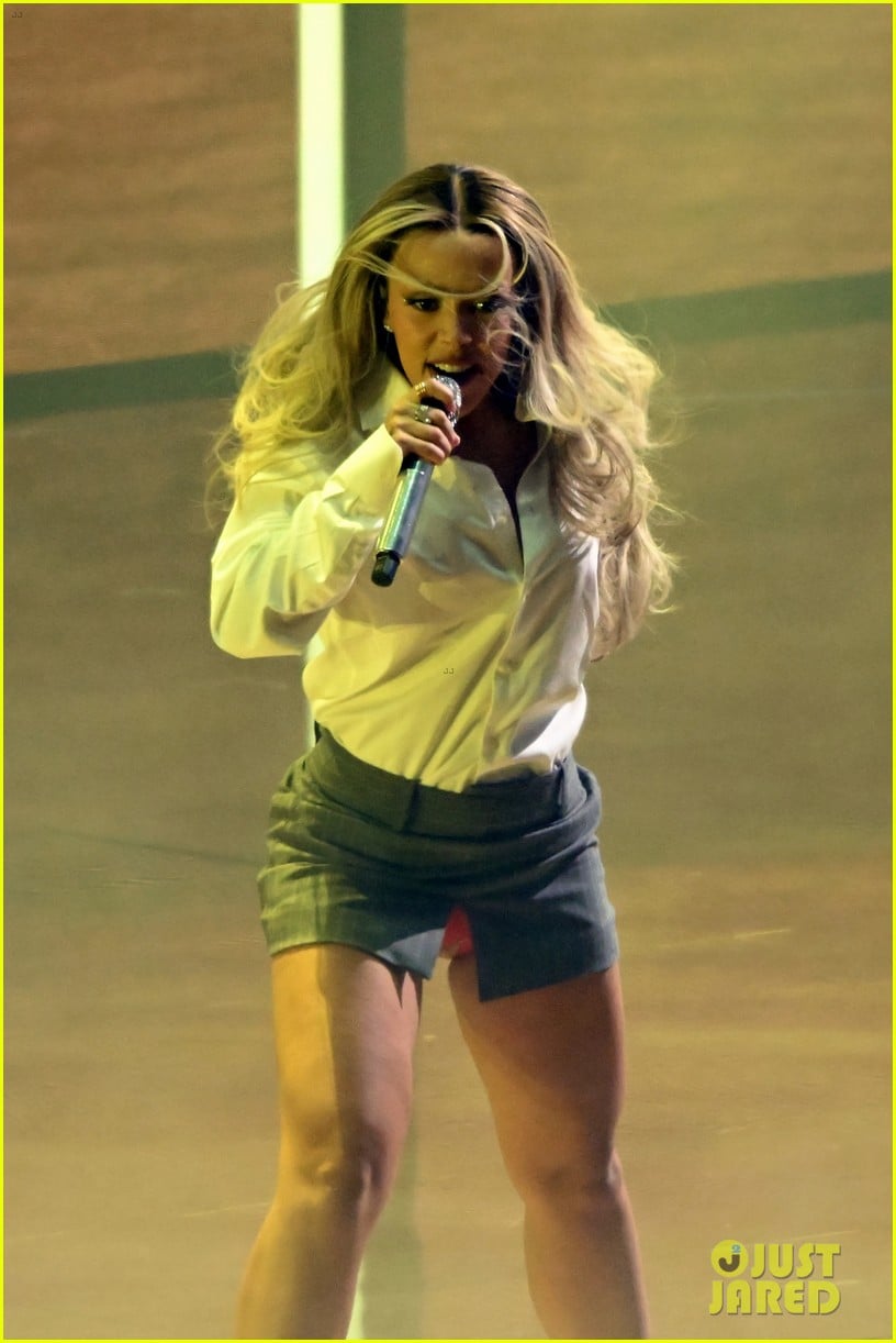 Doja Cat Performs Medley of New Songs 'Paint the Town Red,' 'Demons ...