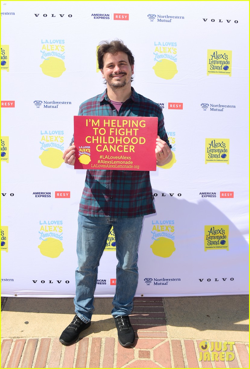 Dakota & Elle Fanning Attend L.A. Loves Alex's Lemonade Chefs Event ...