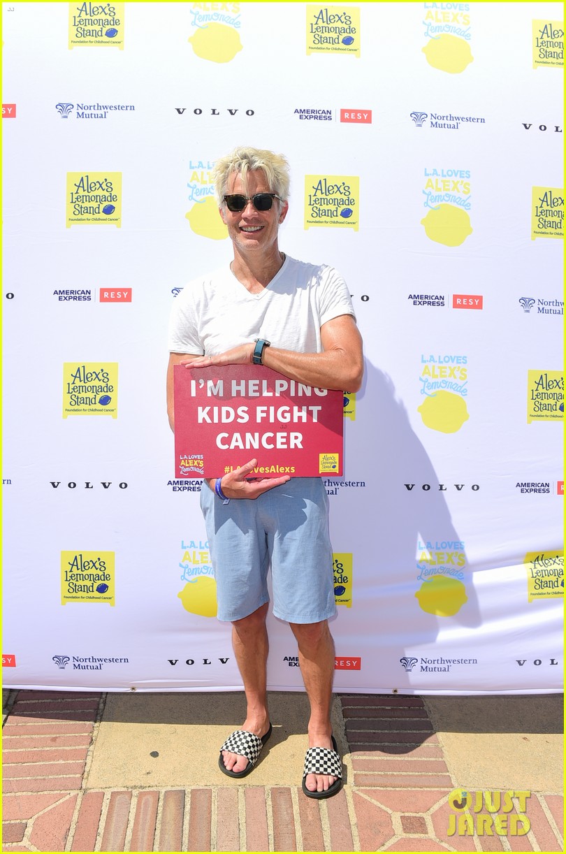 Dakota & Elle Fanning Attend L.A. Loves Alex's Lemonade Chefs Event ...