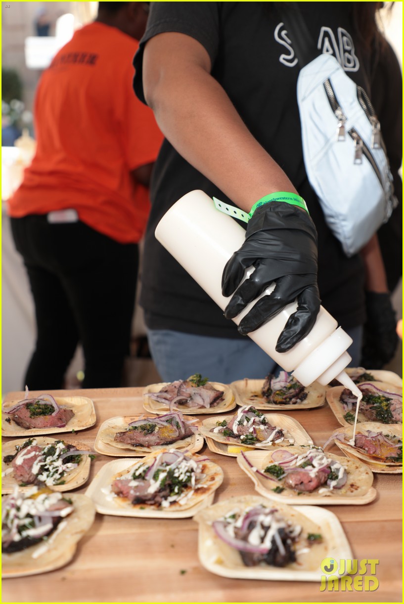 Dakota & Elle Fanning Attend L.A. Loves Alex's Lemonade Chefs Event ...