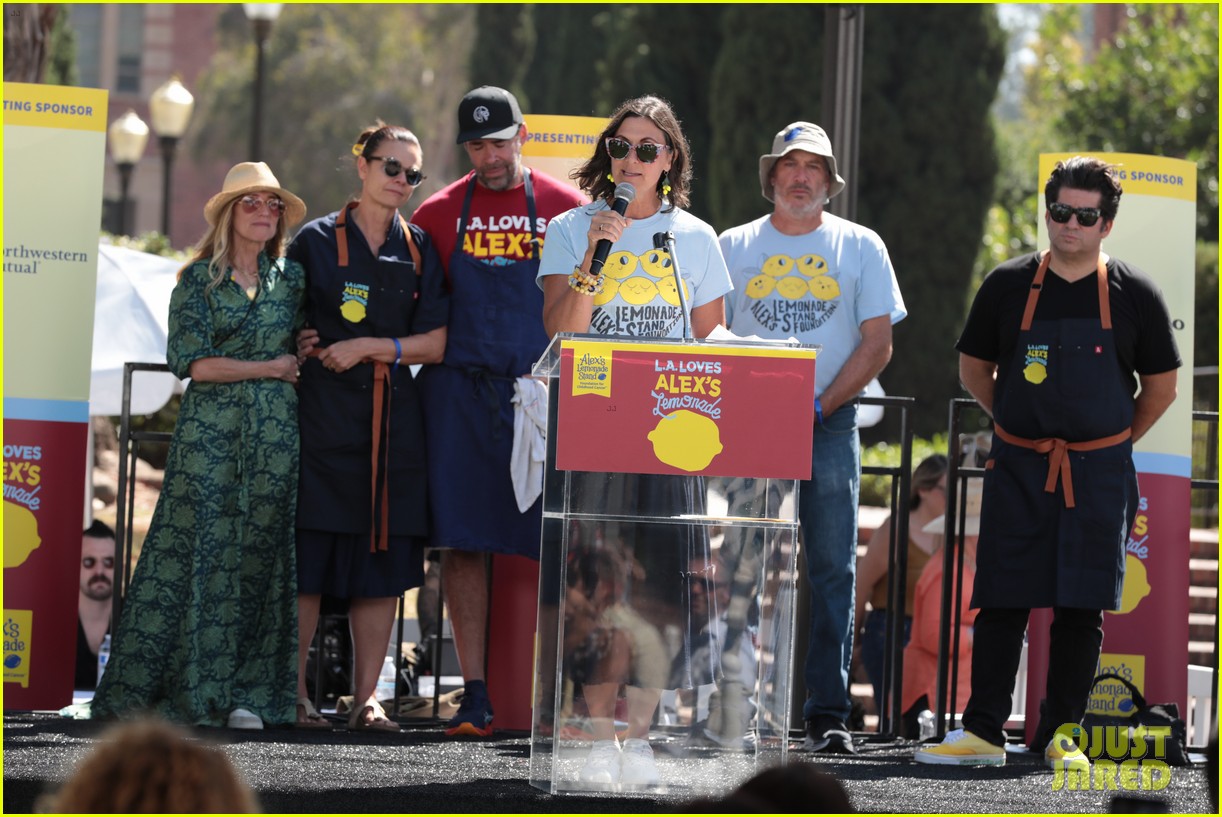Dakota & Elle Fanning Attend L.A. Loves Alex's Lemonade Chefs Event ...