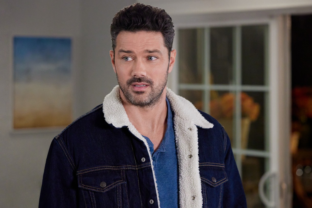 Ryan Paevey Marks His Return To Hallmark Channel with Pascale Hutton in 'Fourth Down & Love ...