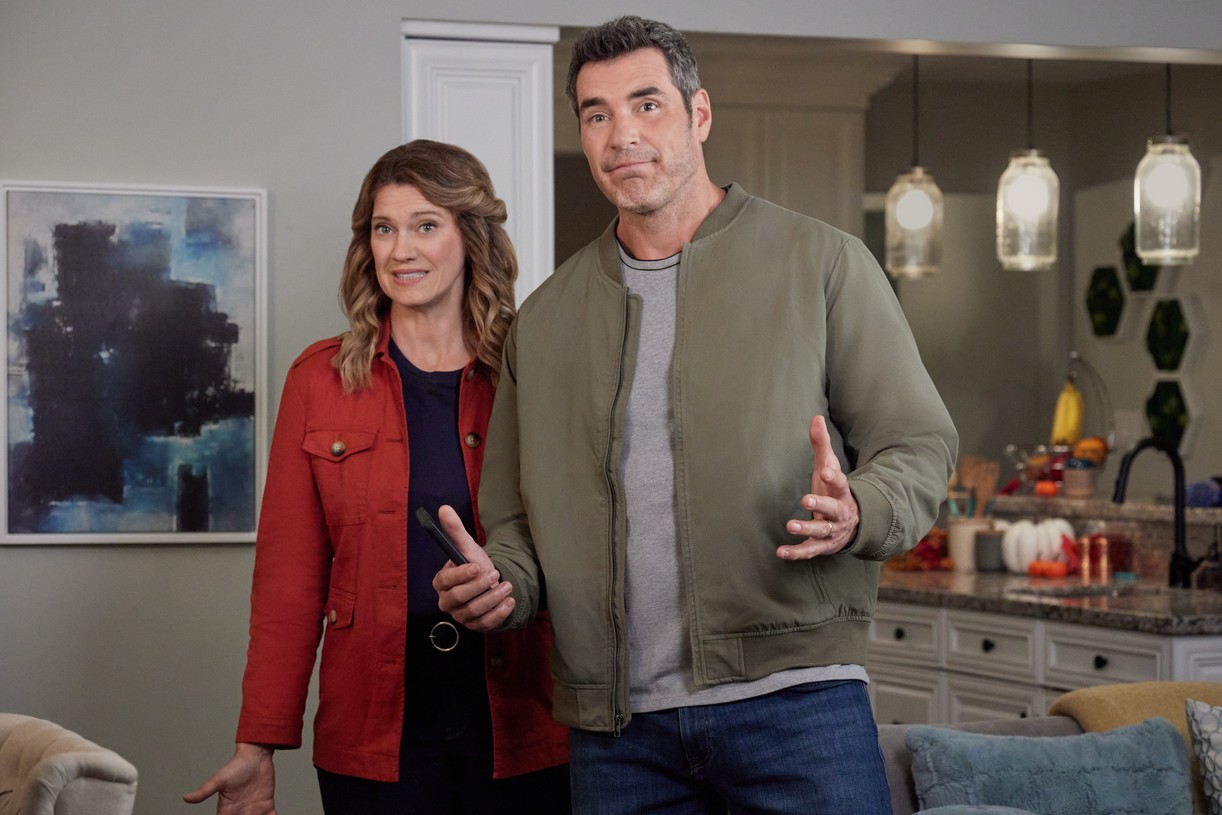 Ryan Paevey Marks His Return To Hallmark Channel with Pascale Hutton in 'Fourth Down & Love ...