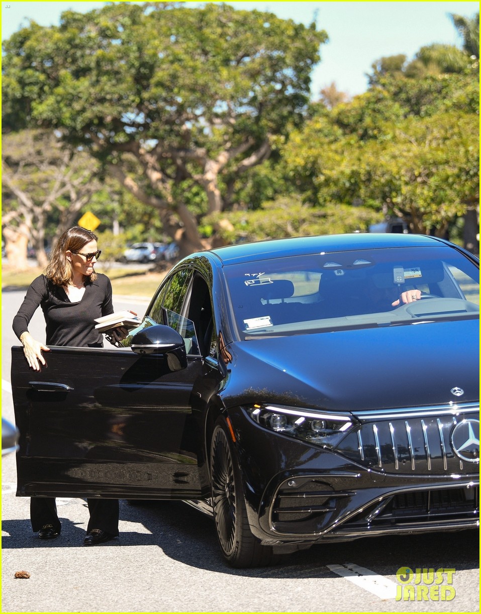 Ben Affleck Gives Ex-Wife Jennifer Garner a Ride After a Tuesday ...
