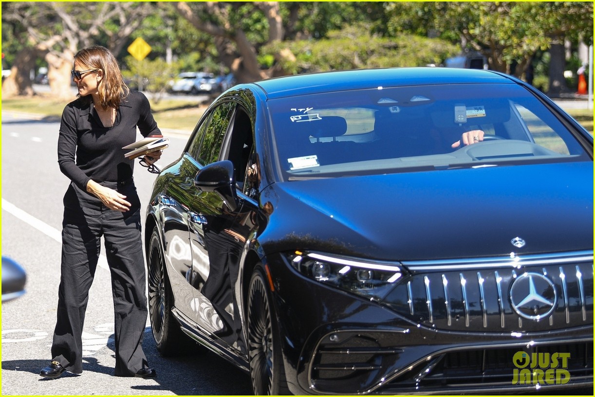 Ben Affleck Gives Ex-Wife Jennifer Garner a Ride After a Tuesday ...