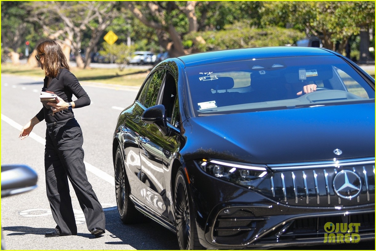 Ben Affleck Gives Ex-Wife Jennifer Garner a Ride After a Tuesday ...