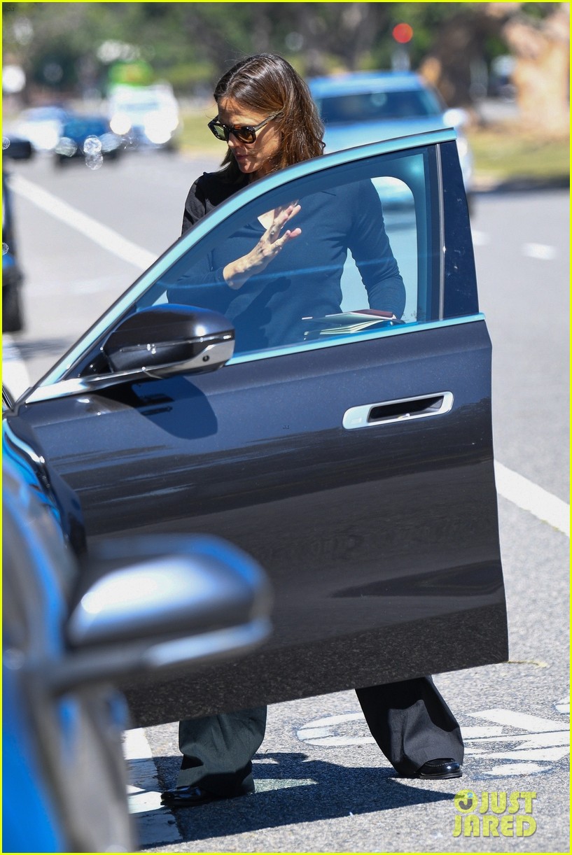 Ben Affleck Gives Ex-Wife Jennifer Garner a Ride After a Tuesday ...