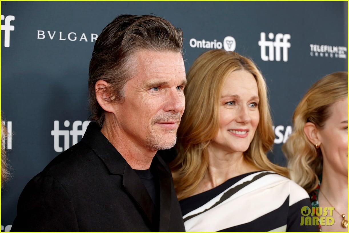 Maya Hawke Reveals Dad Ethan Took a Bus From New York to Toronto for ...