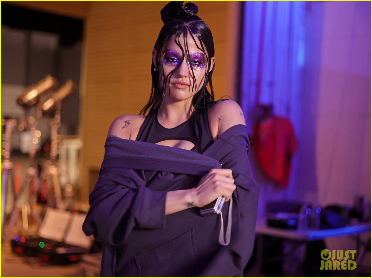 The 1975's Matty Healy Makes Out with Gabbriette Bechtel in New York ...