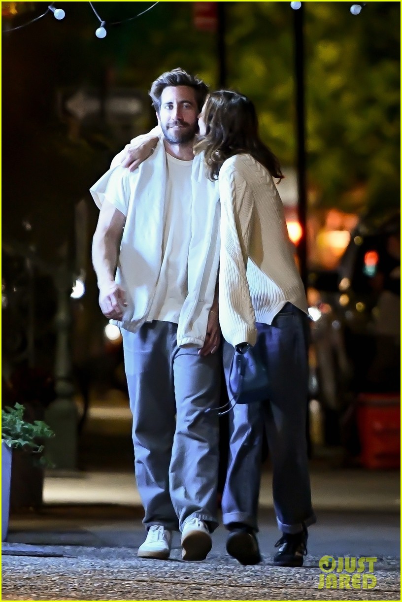 Jake Gyllenhaal & Girlfriend Jeanne Cadieu Spotted Out in SoHo!: Photo ...