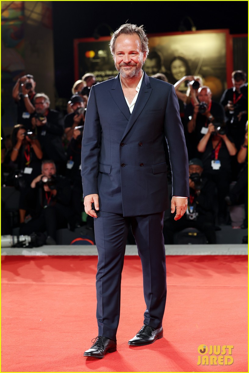 Jessica Chastain Shimmers in Gucci at 'Memory' Premiere Held During ...