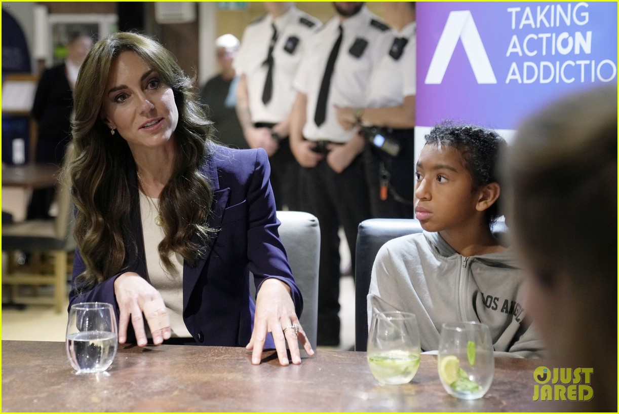 Here's How Princess Catherine Injured Her Fingers After Fans Notice ...