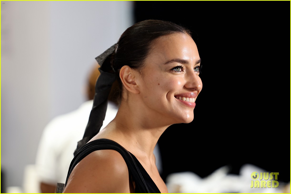 Irina Shayk, Emily Ratajkowski, Ashley Graham & More Walk Michael Kors ...