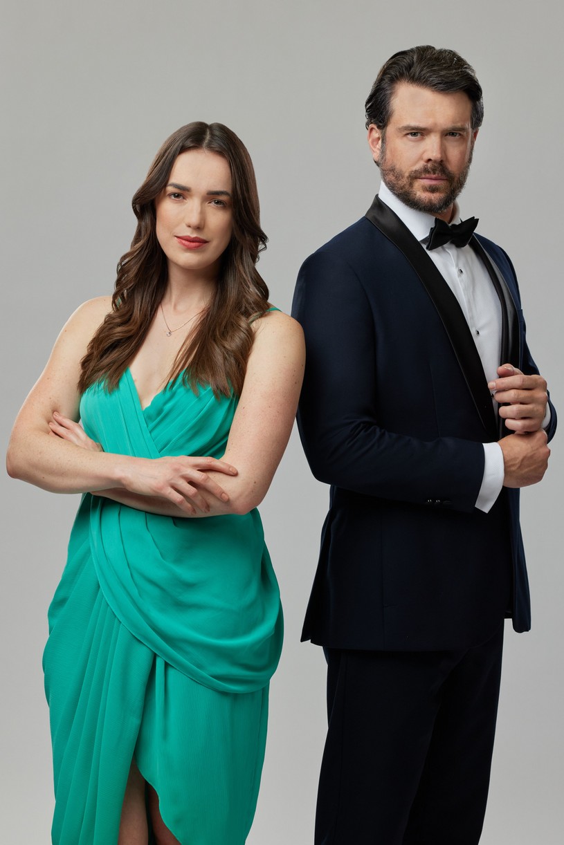 Elizabeth Henstridge & Charlie Weber Team Up To Solve A Real Murder ...