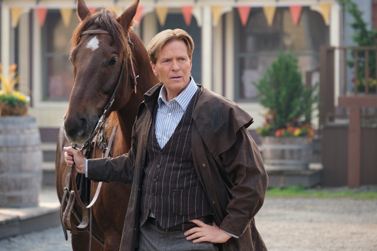 Nathan Finds Himself In Major Danger on Hallmark Channel's 'When Calls ...