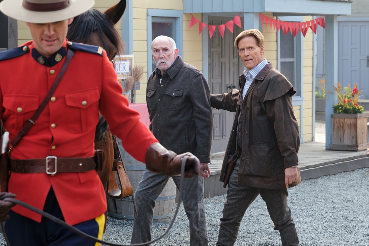 Nathan Finds Himself In Major Danger on Hallmark Channel's 'When Calls ...