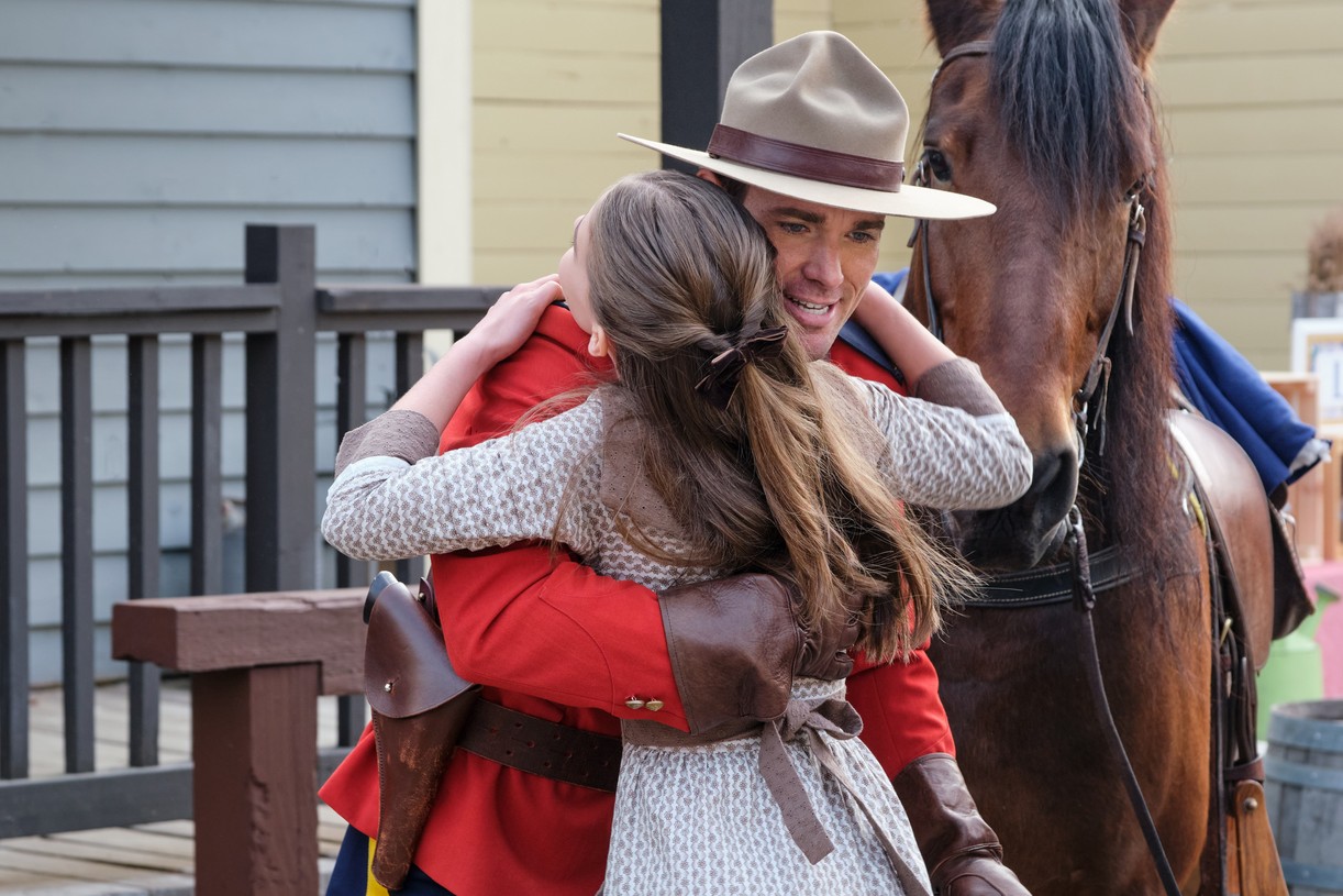 Nathan Finds Himself In Major Danger on Hallmark Channel's 'When Calls ...