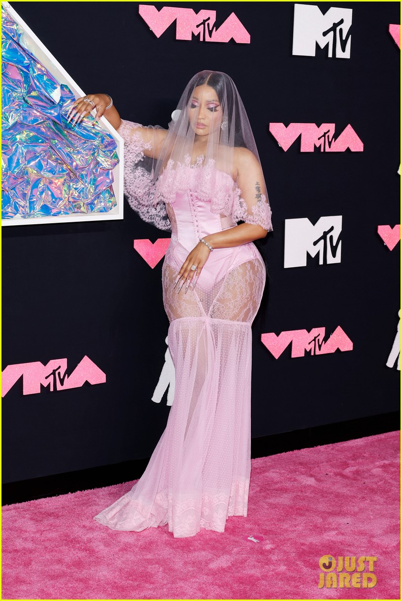 Nicki Minaj Glows in Pink on Red Carpet Ahead of Hosting MTV VMAs 2023 ...