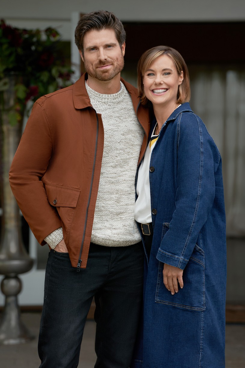 Luke Macfarlane Returns To Hallmark Channel With A Cute Fall Love Story ...