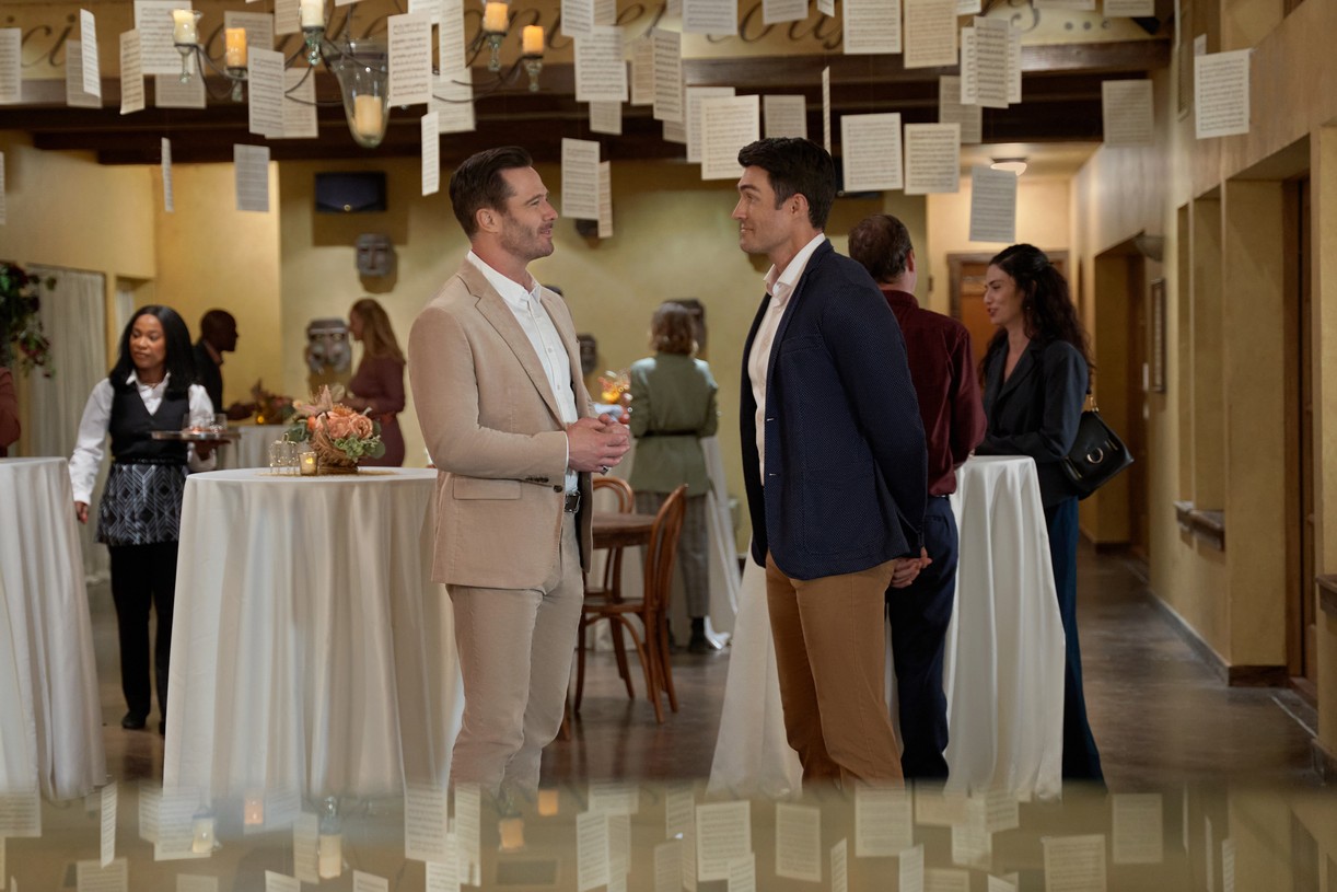 Luke Macfarlane Returns To Hallmark Channel With A Cute Fall Love Story ...