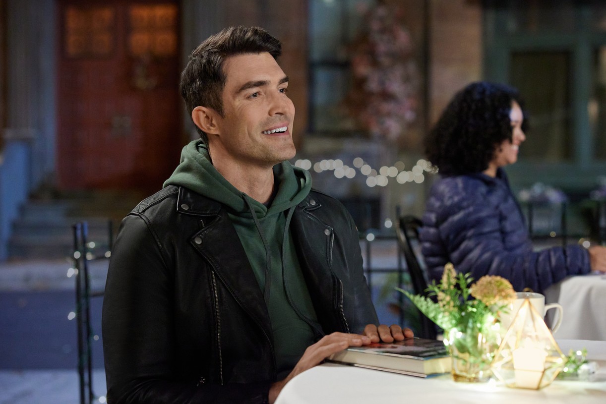 Luke Macfarlane Returns To Hallmark Channel With A Cute Fall Love Story ...