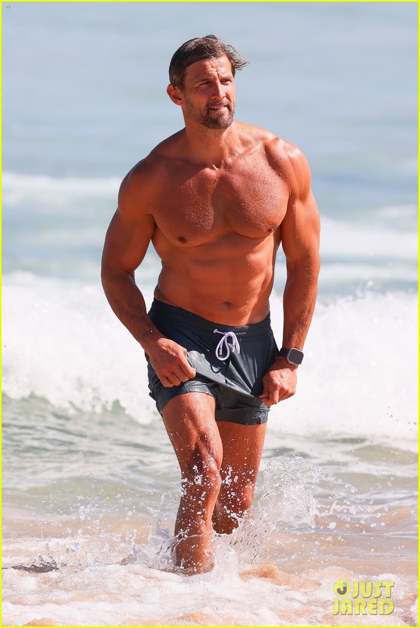 Tim Robards, the First 'Bachelor' in Australia, Bares Buff Body During ...