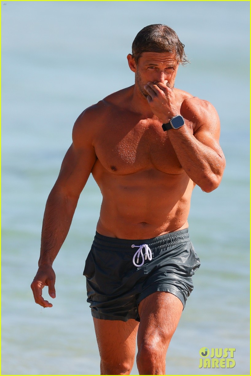 Tim Robards, the First 'Bachelor' in Australia, Bares Buff Body During ...