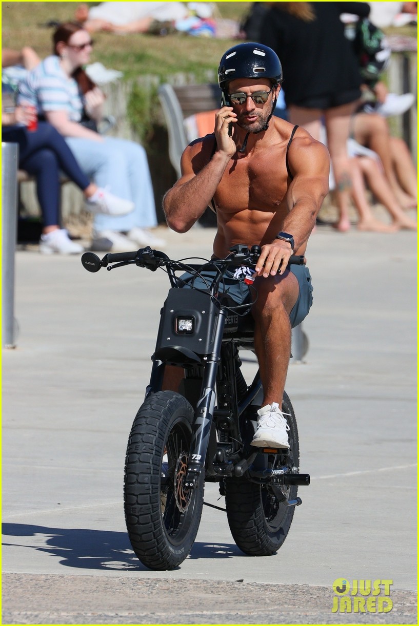 Tim Robards, the First 'Bachelor' in Australia, Bares Buff Body During ...