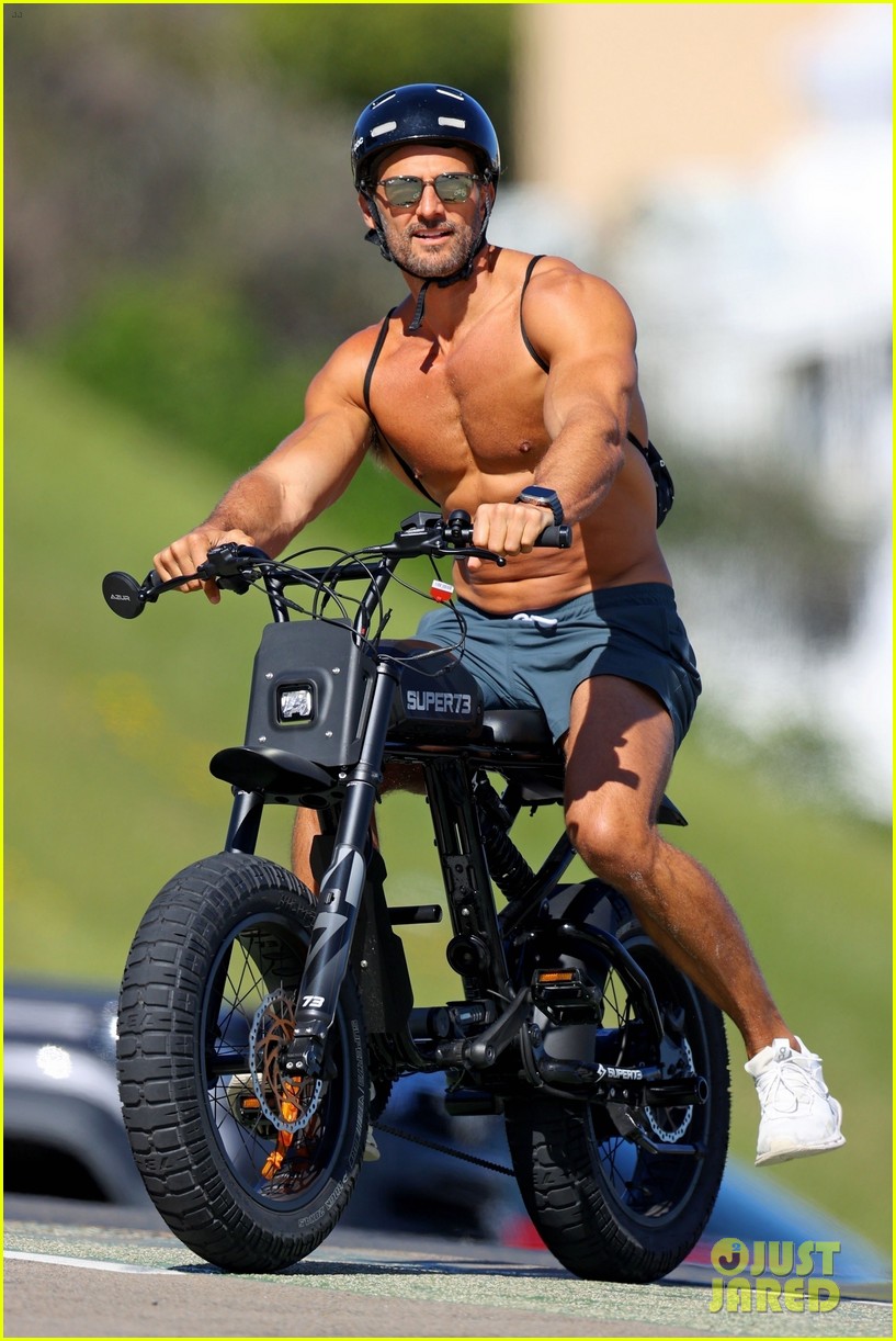 Tim Robards, the First 'Bachelor' in Australia, Bares Buff Body During ...