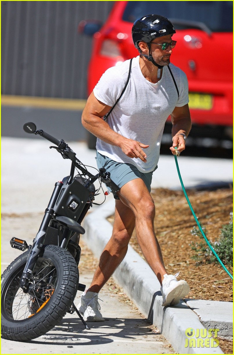 Tim Robards, the First 'Bachelor' in Australia, Bares Buff Body During ...