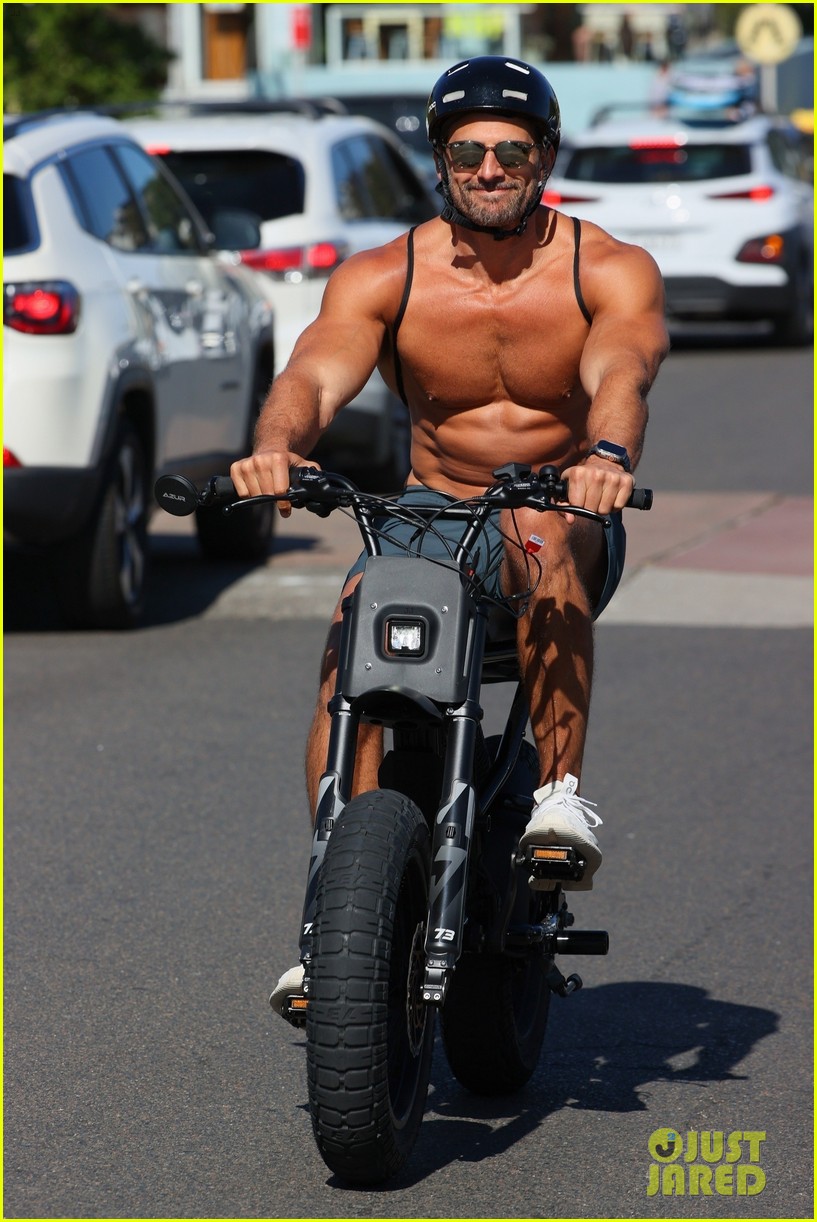 Tim Robards, the First 'Bachelor' in Australia, Bares Buff Body During ...