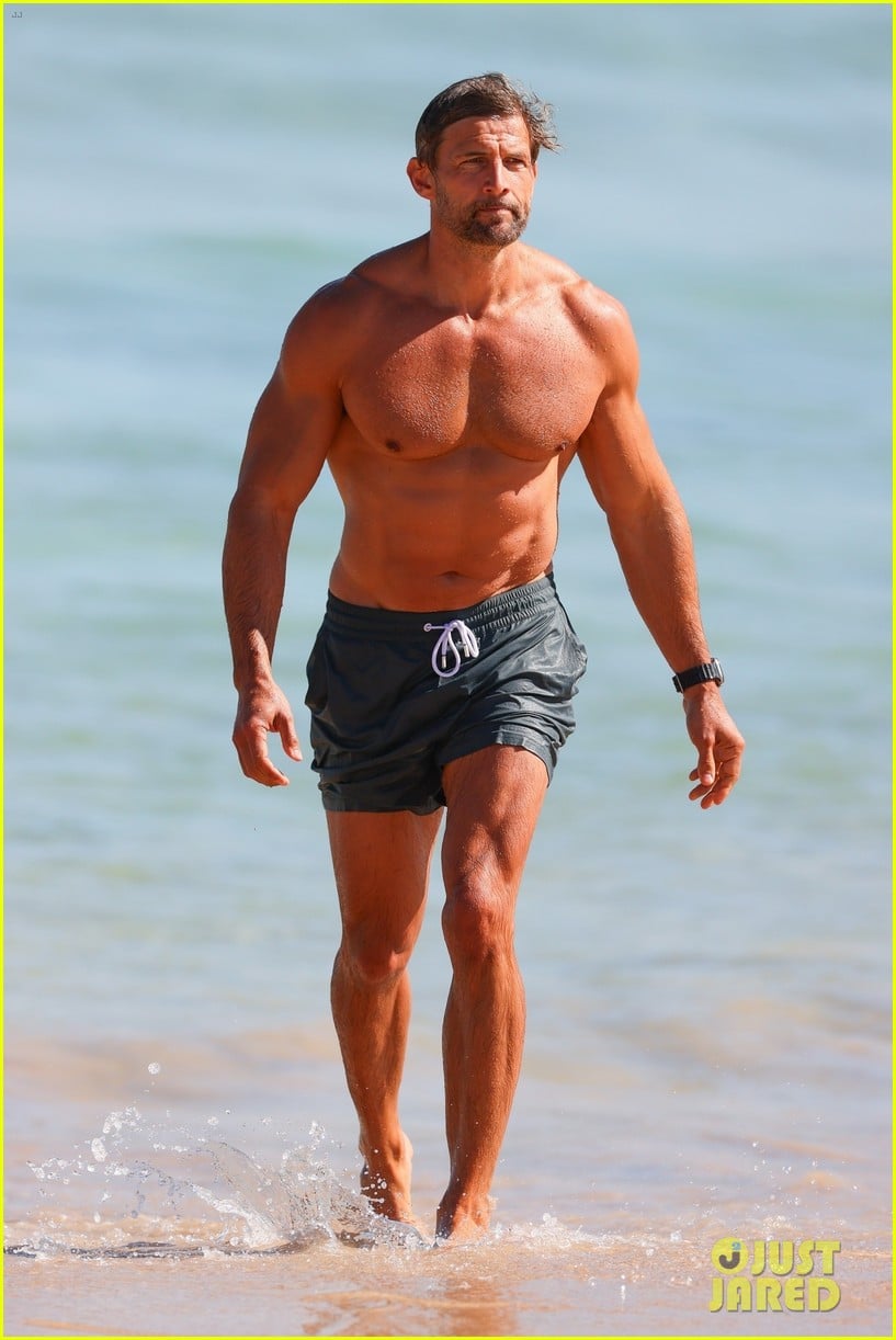 Photo: tim robards beach photos 27 | Photo 4971797 | Just Jared ...