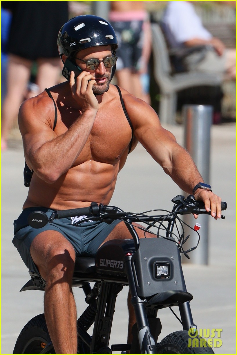 Tim Robards, the First 'Bachelor' in Australia, Bares Buff Body During ...