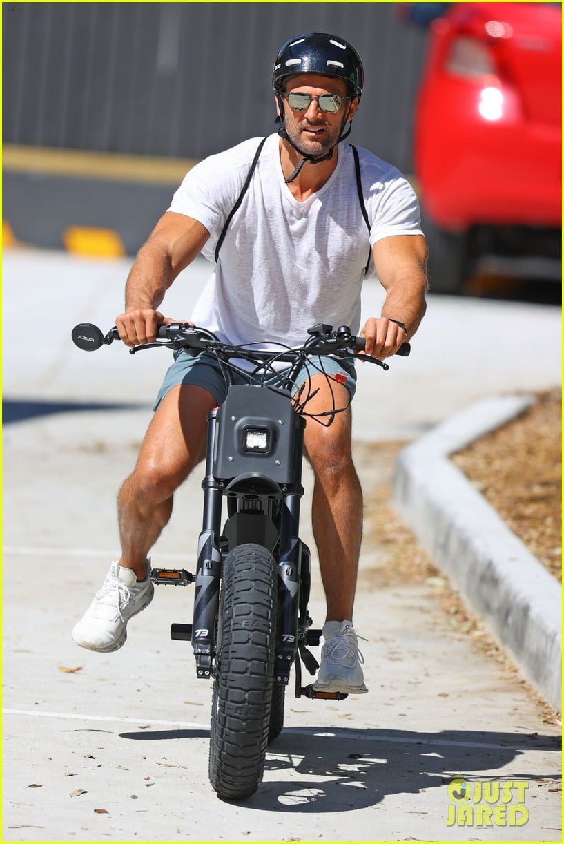 Tim Robards, the First 'Bachelor' in Australia, Bares Buff Body During ...