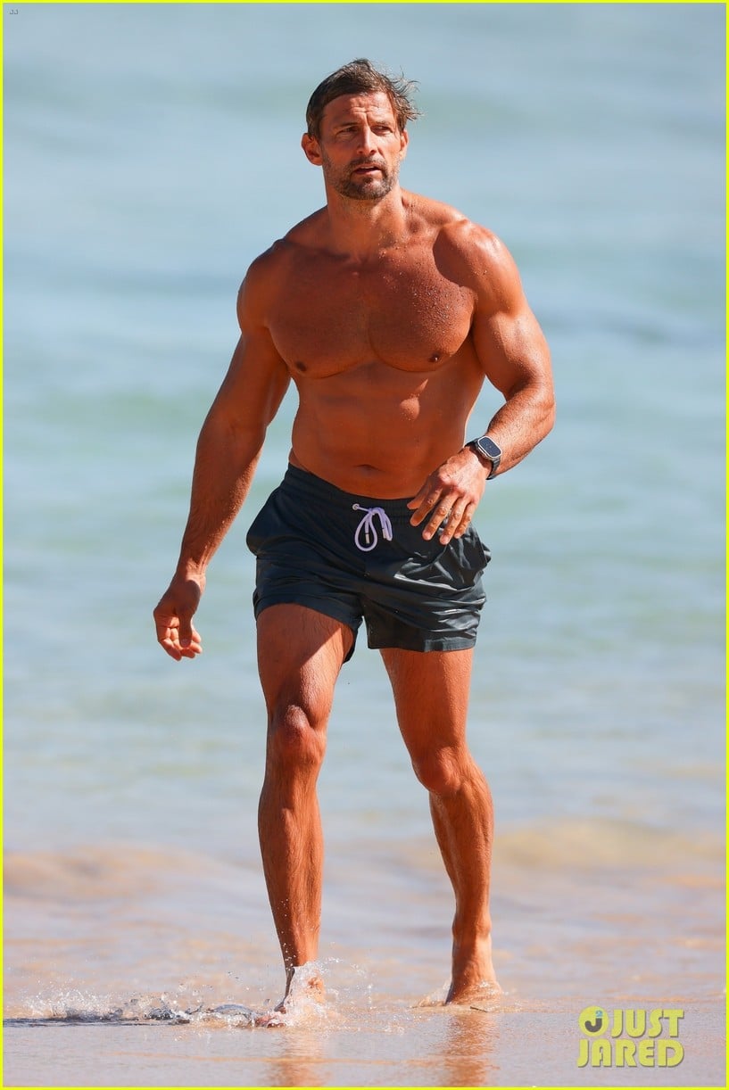 Tim Robards, the First 'Bachelor' in Australia, Bares Buff Body During ...