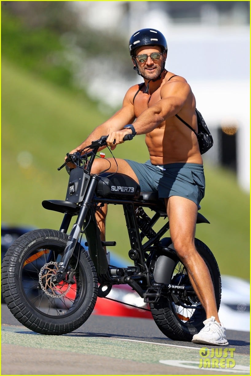 Tim Robards, the First 'Bachelor' in Australia, Bares Buff Body During ...