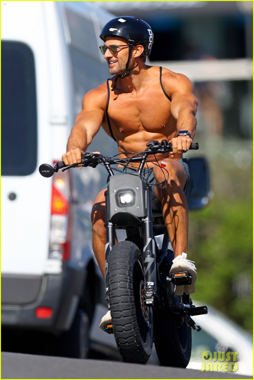 Tim Robards, the First 'Bachelor' in Australia, Bares Buff Body During ...