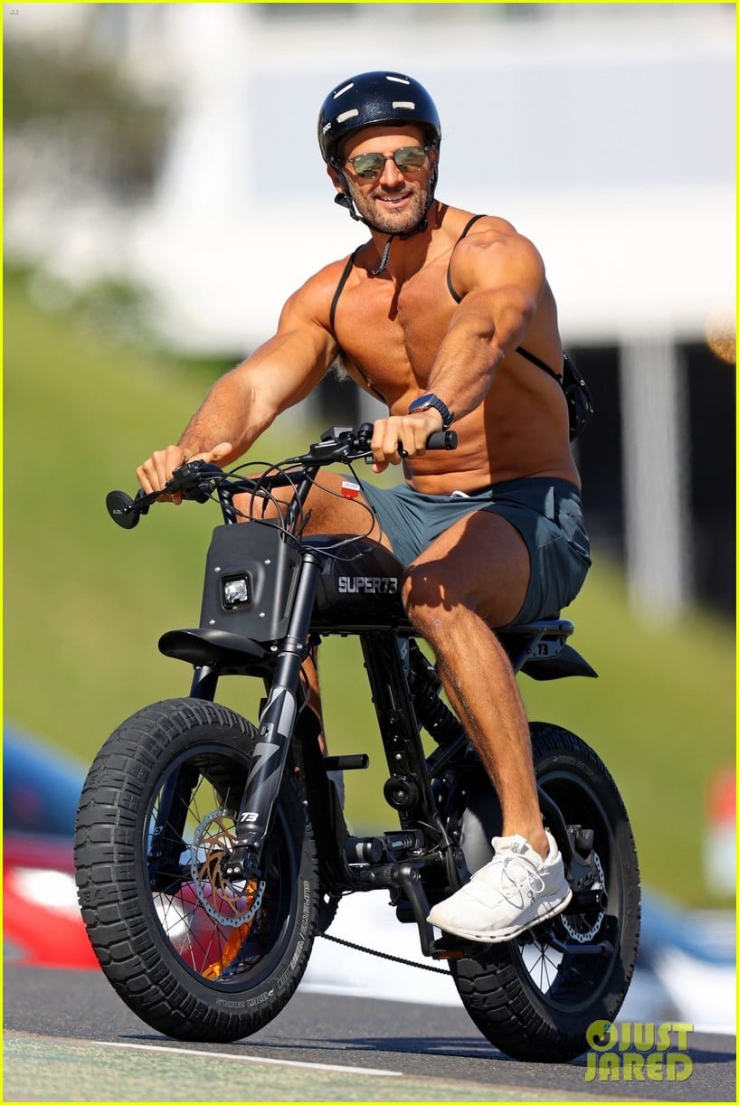 Tim Robards, the First 'Bachelor' in Australia, Bares Buff Body During ...