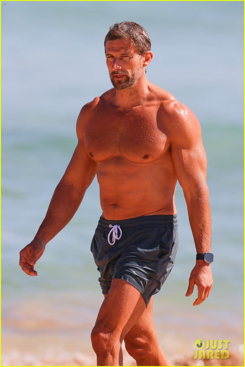 Tim Robards, the First 'Bachelor' in Australia, Bares Buff Body During ...