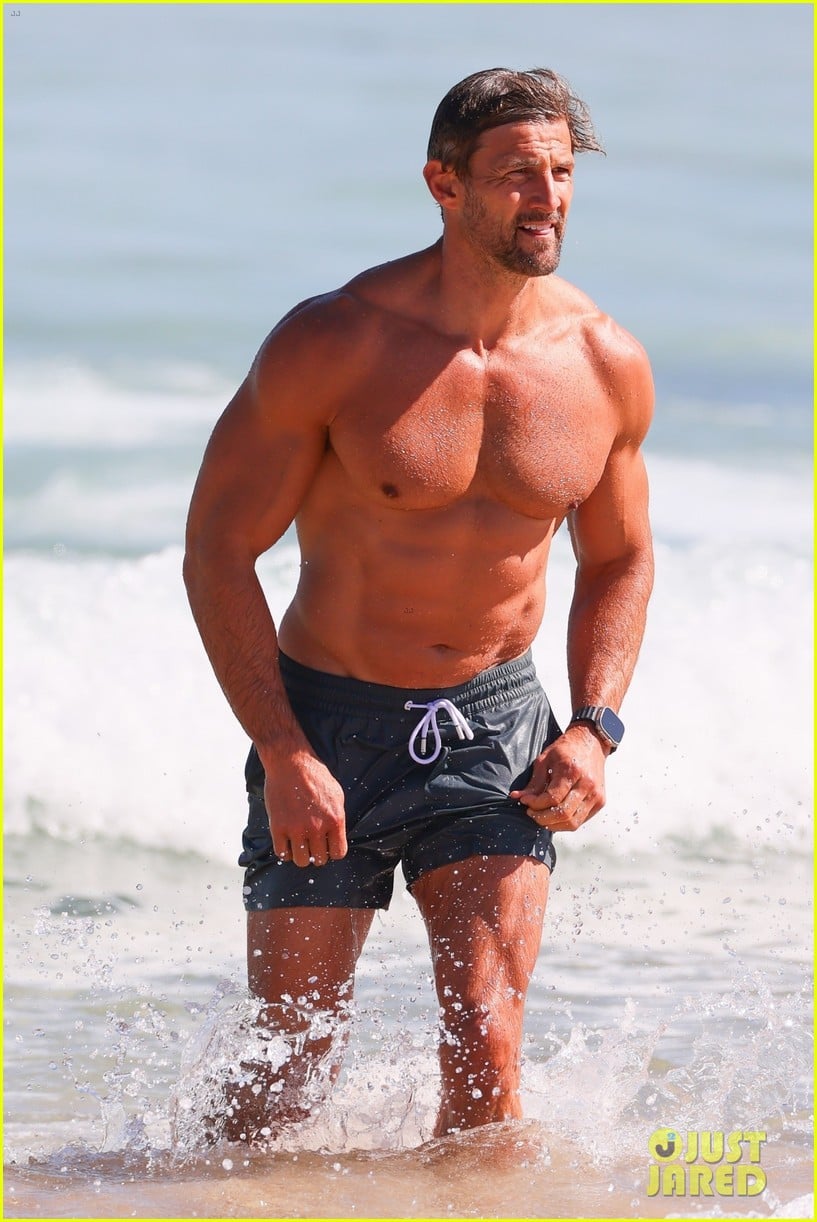 Tim Robards, the First 'Bachelor' in Australia, Bares Buff Body During ...