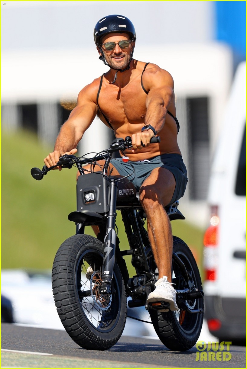 Tim Robards, the First 'Bachelor' in Australia, Bares Buff Body During ...