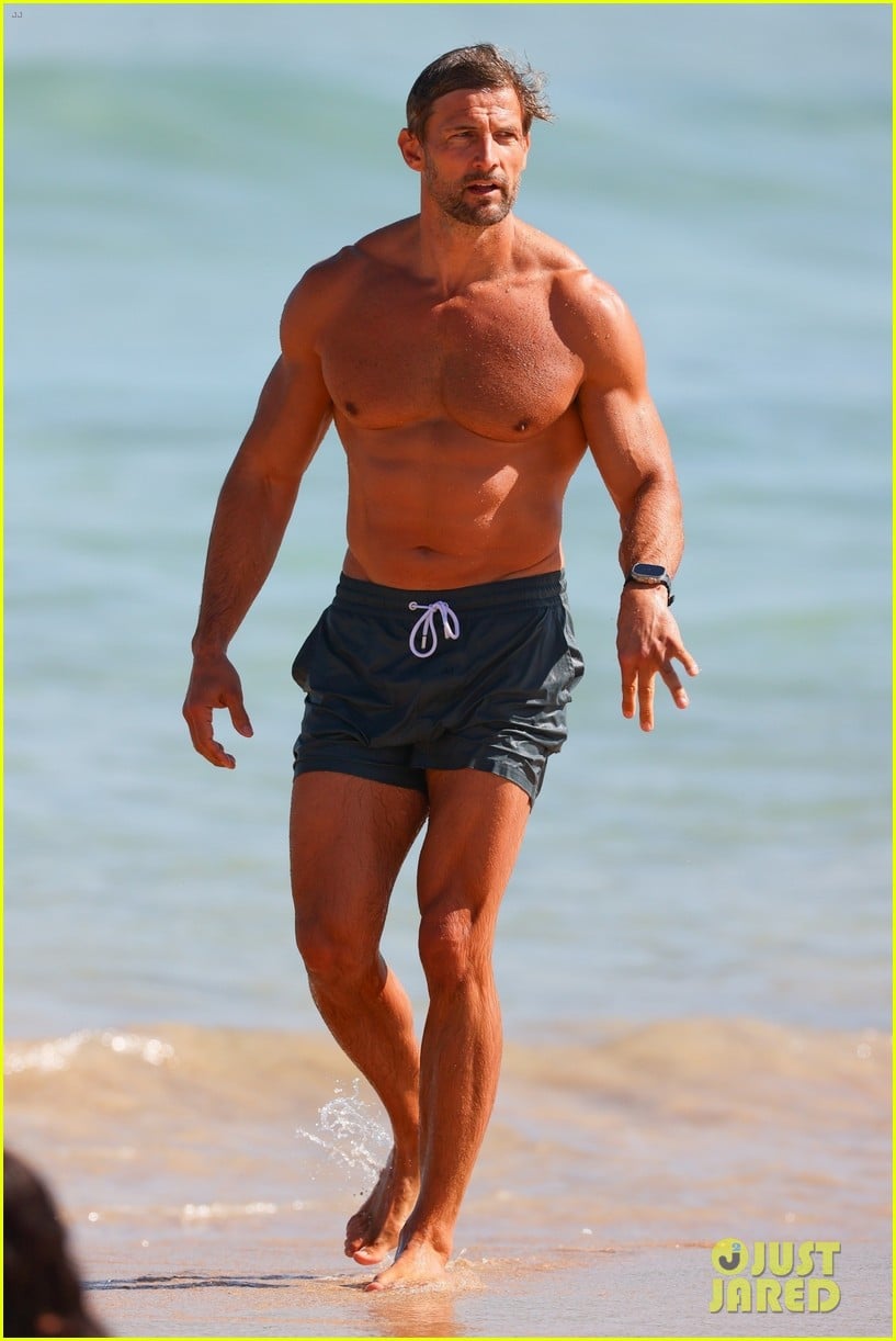 Tim Robards, the First 'Bachelor' in Australia, Bares Buff Body During ...