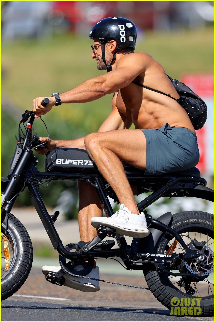 Tim Robards, the First 'Bachelor' in Australia, Bares Buff Body During ...